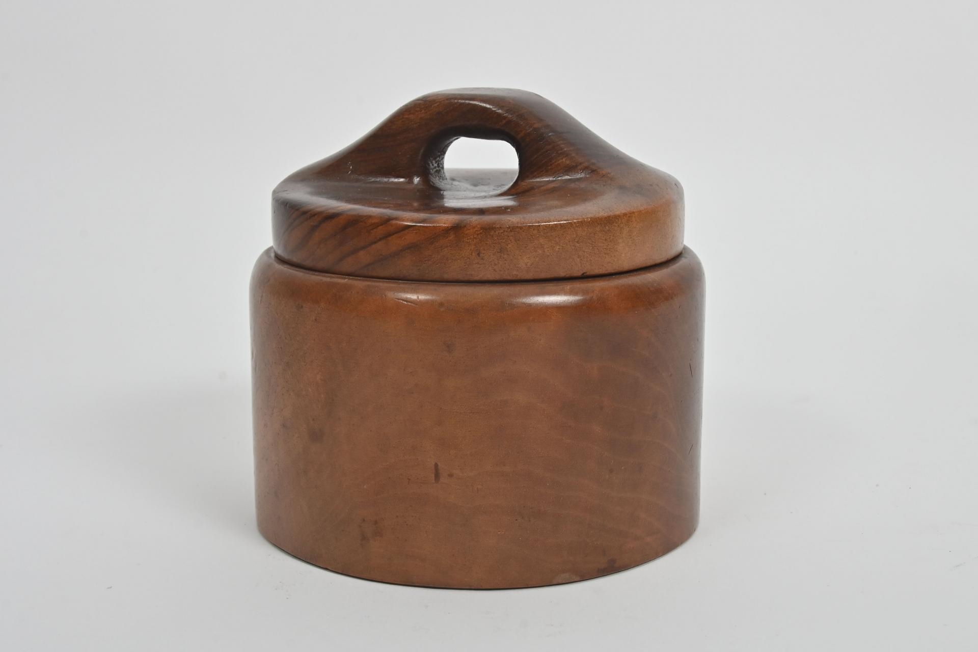 Alexandre Noll | Pot couvert. Épreuve en noyer sculpté à la taille ...