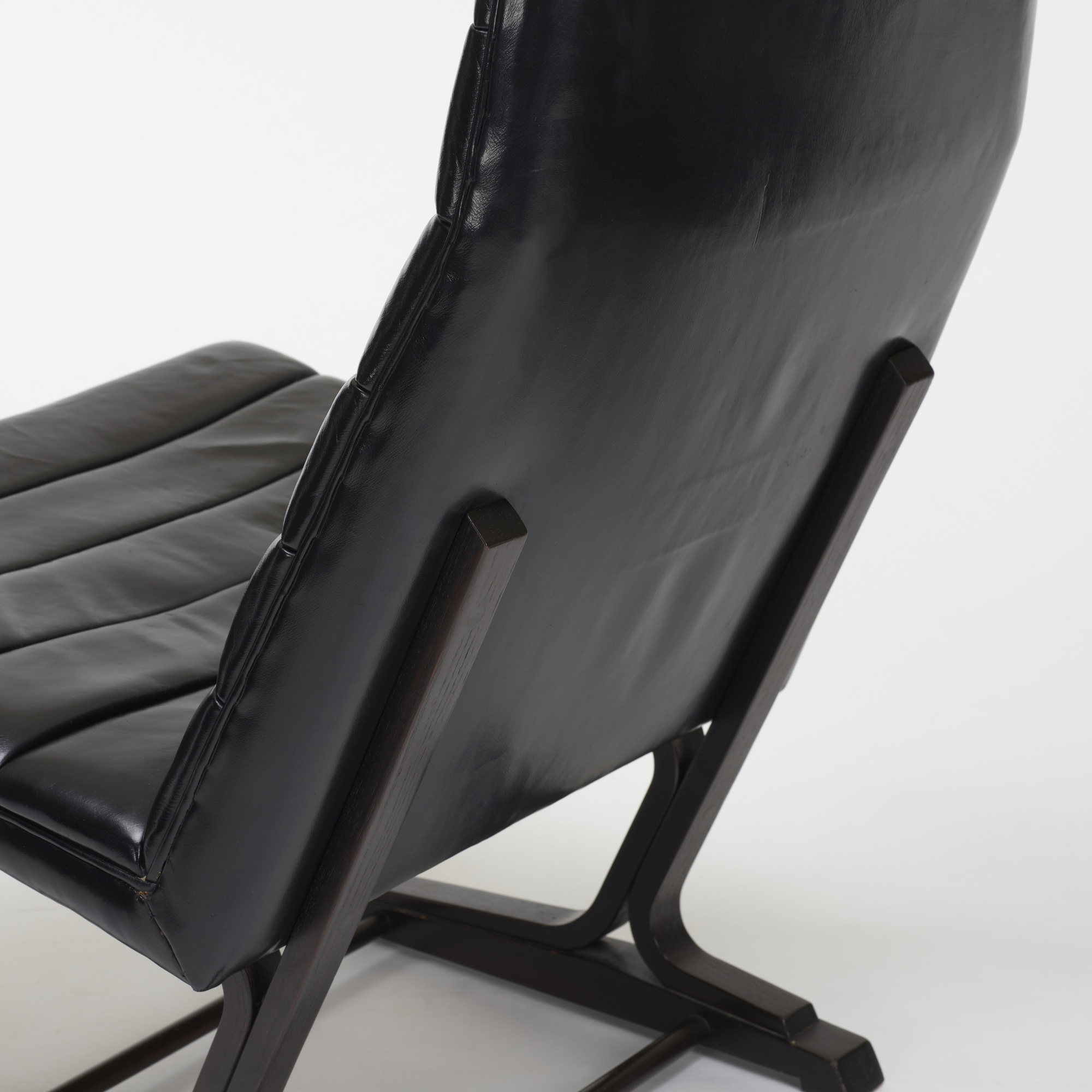 Roger Sprunger | Cantilever lounge chairs model 480, pair | MutualArt