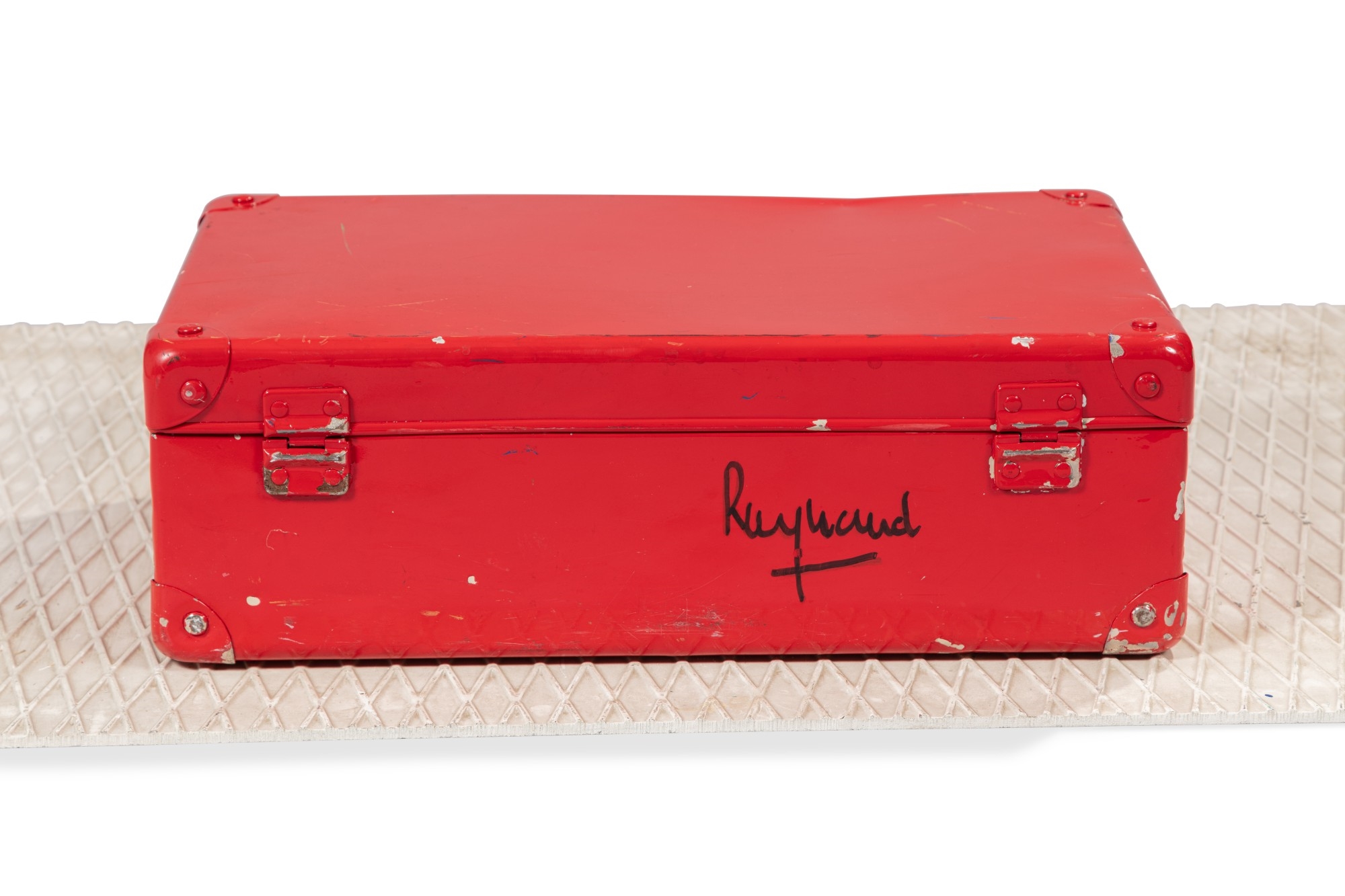 Jean-Pierre Raynaud | Valise (1972) | MutualArt