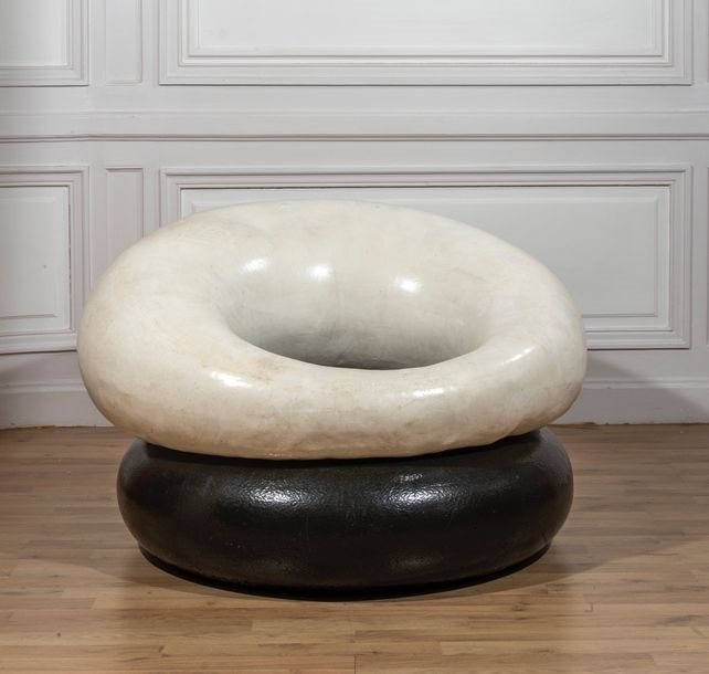 Louis Durot | Armchair White and black semi-rigid polyurethane resin ...