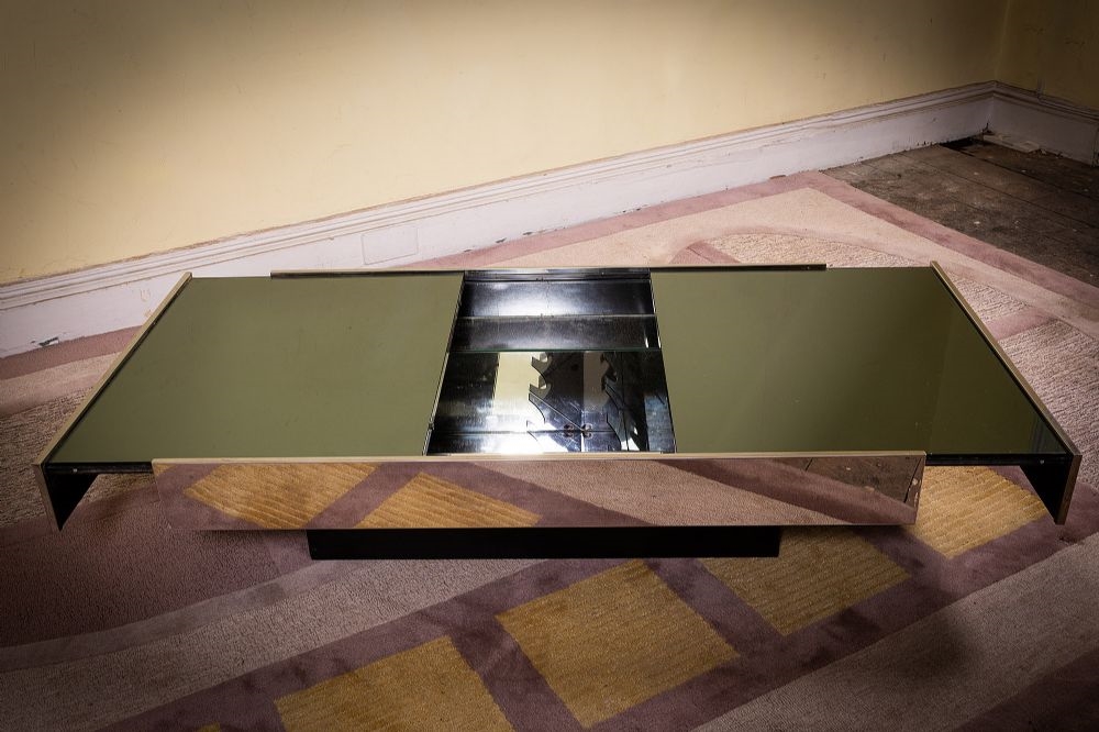 Willy Rizzo | A WILLY RIZZO COCKTAIL TABLE | MutualArt