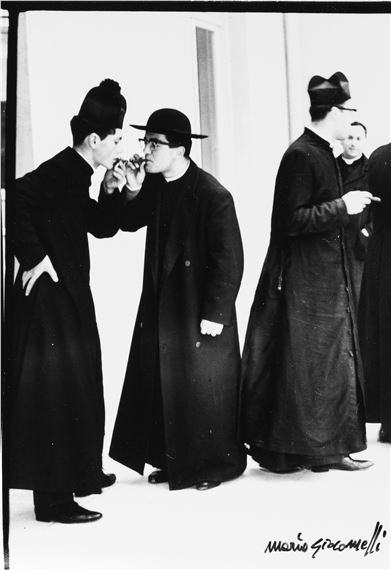 Mario Giacomelli | Io non ho mani che mi accarezzano il volto | MutualArt