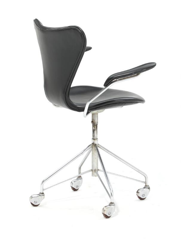 Arne Jacobsen | Seven chair (1955) | MutualArt