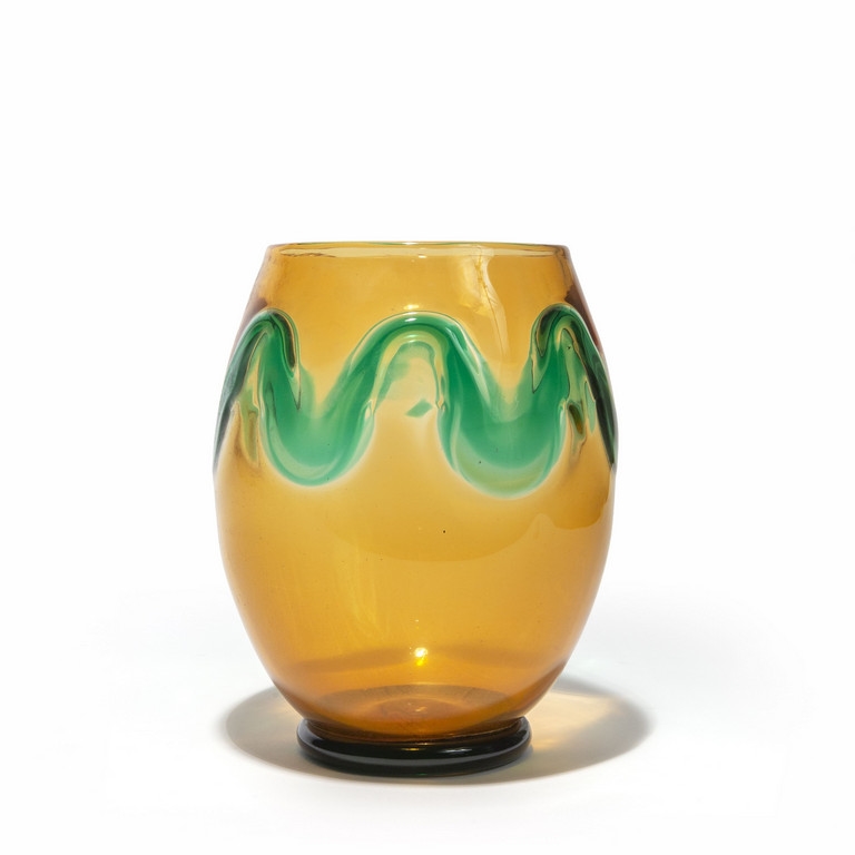 Carlo Scarpa | Un vaso in vetro ambra trasparente (Circa 1930) | MutualArt