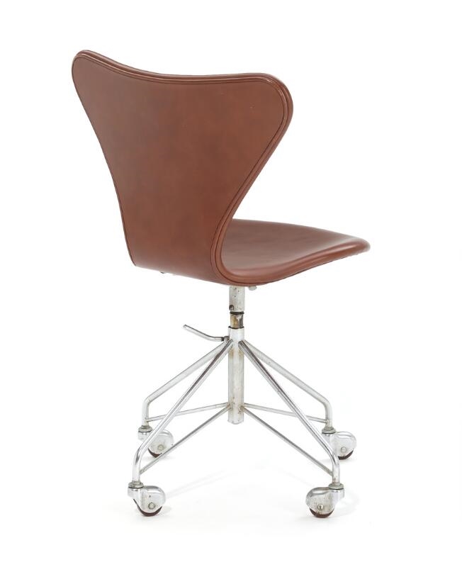 Arne Jacobsen | Seven Chair (1955) | MutualArt