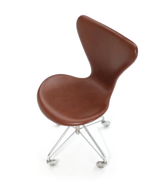 Arne Jacobsen | Seven Chair (1955) | MutualArt