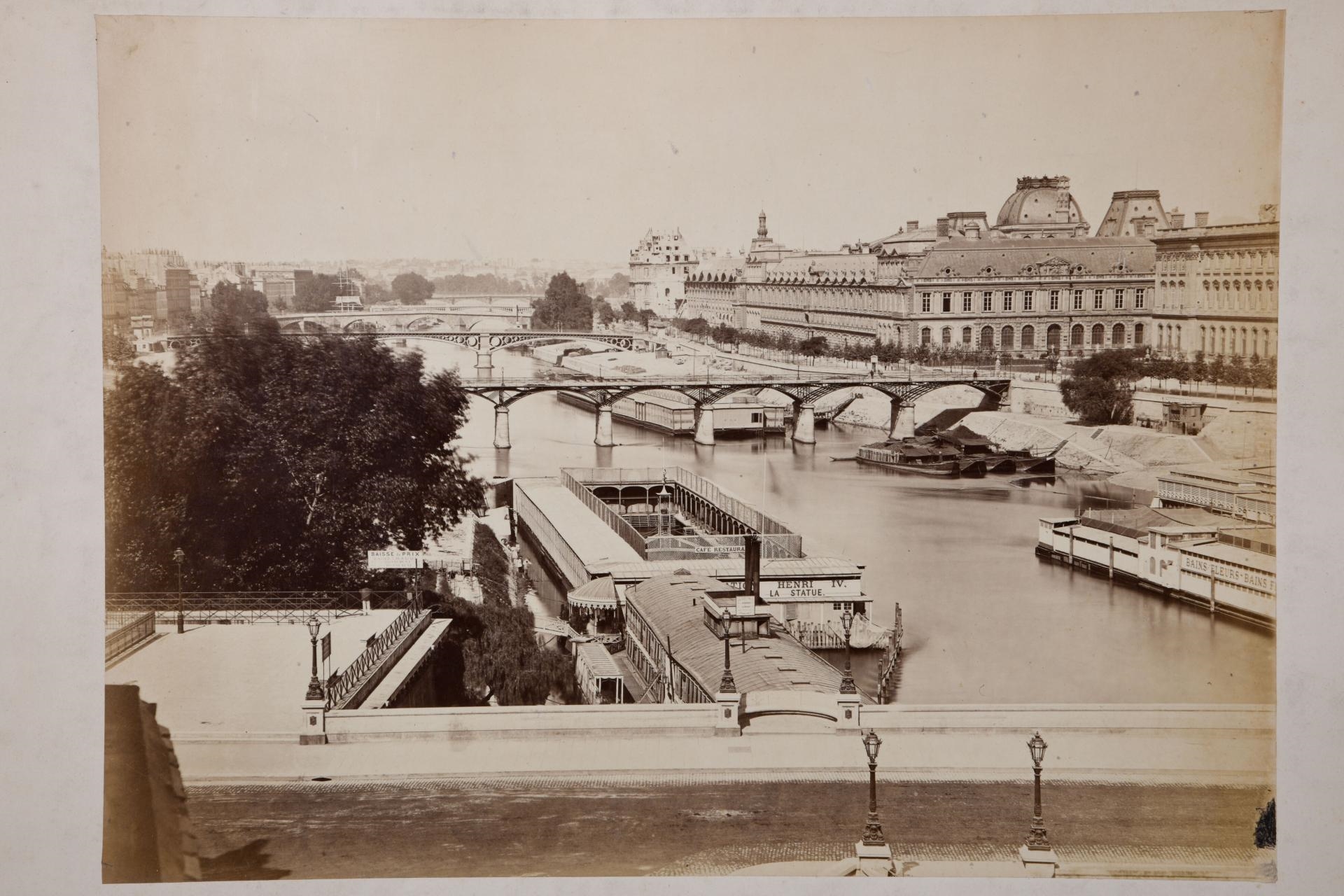 Bisson Frères | La Seine et la façade méridionale du Louvre pris du ...