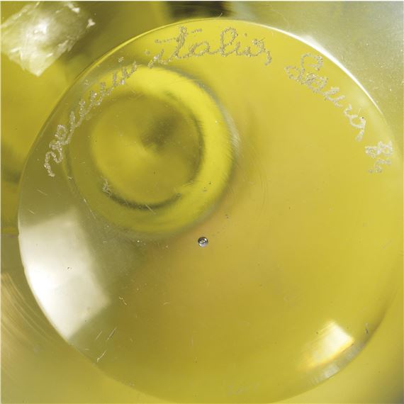 Laura de Santillana | VASO DELLA SERIE BIRO (1984) | MutualArt