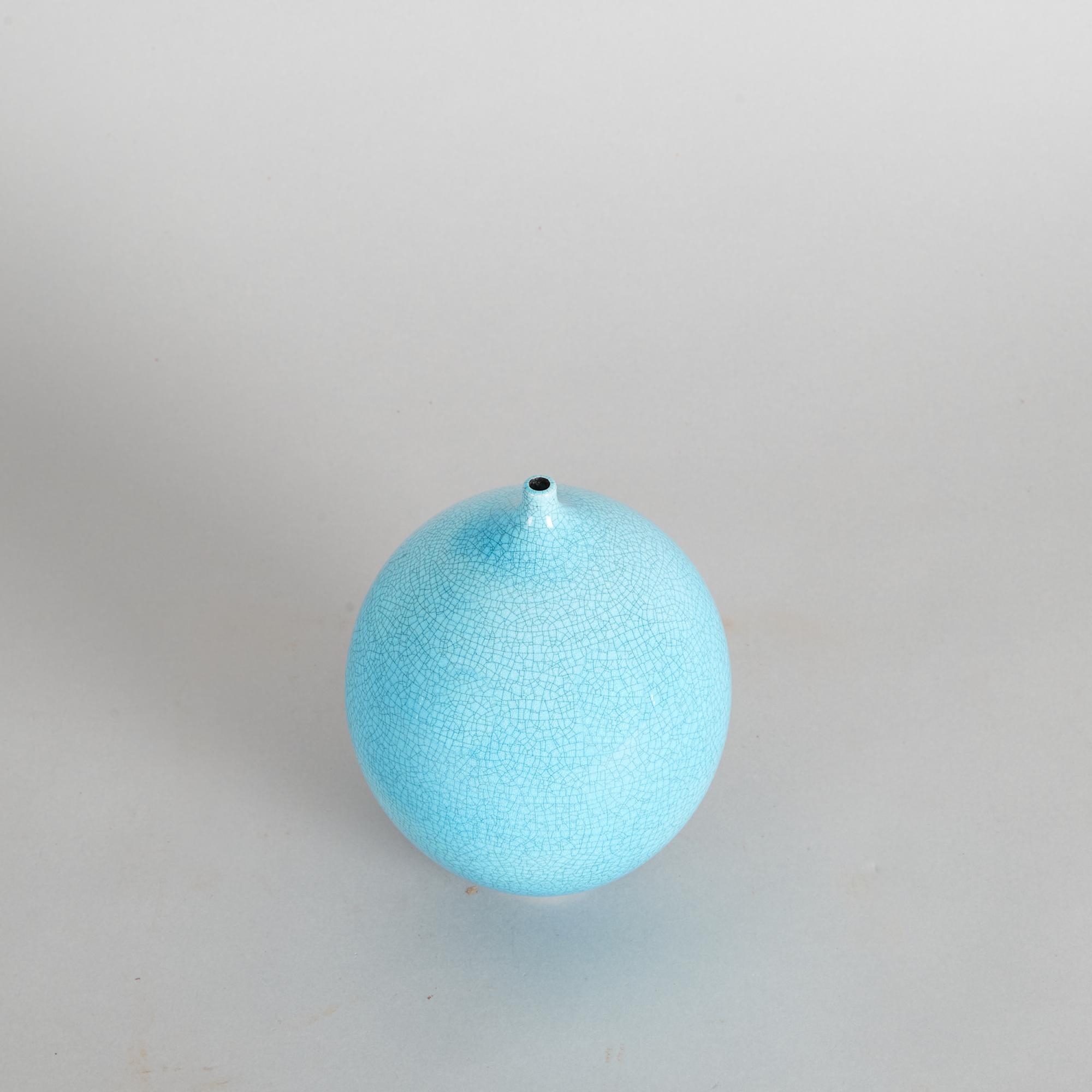 Peter Collis | A Peter Collis Vase | MutualArt