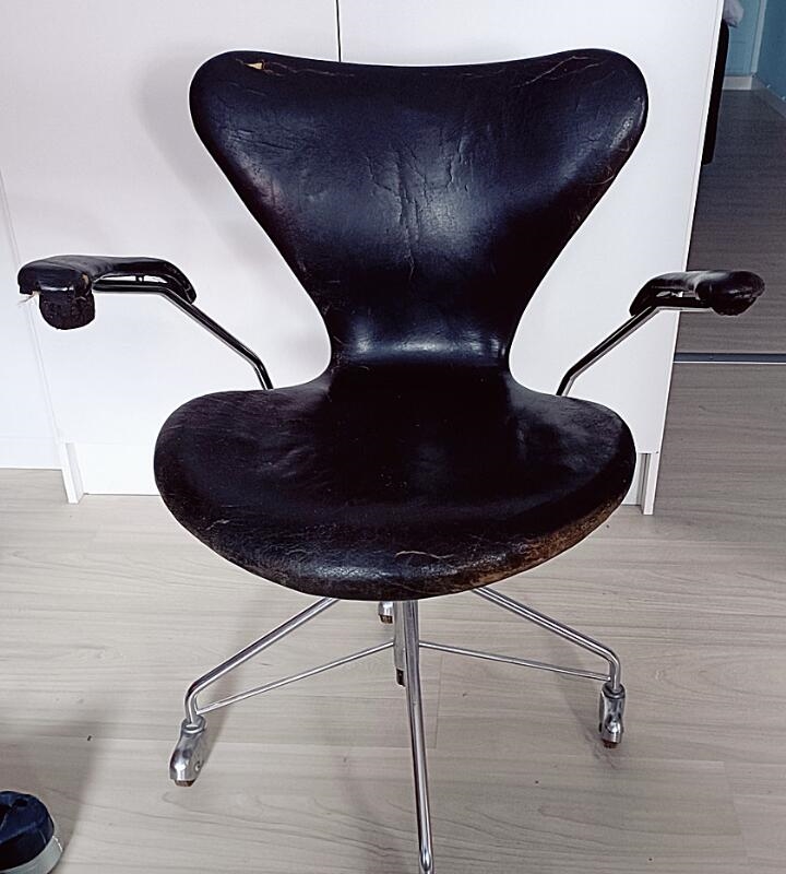 Jacobsen Arne | Seven chair (1955) | Compare similar artworks | MutualArt