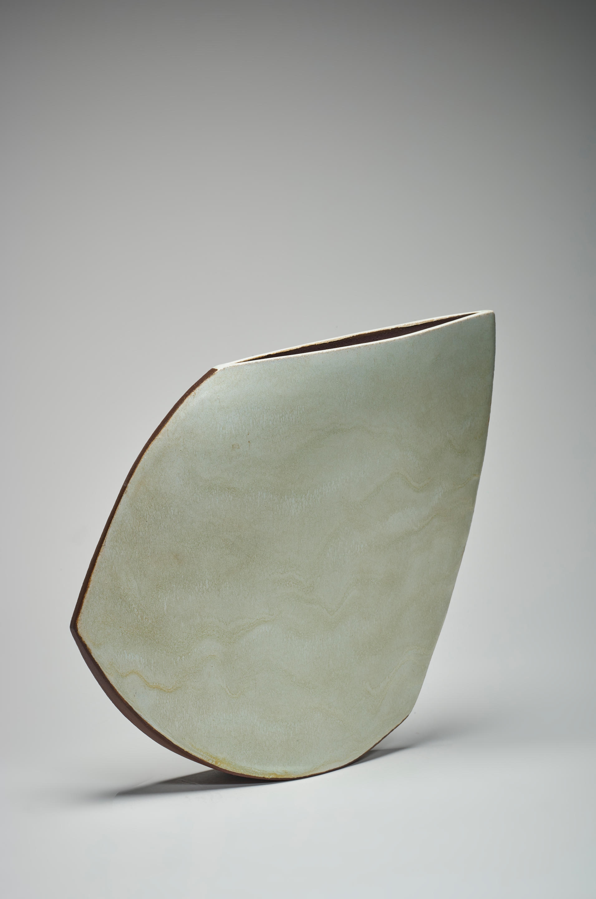 Val Barry | Vase en forme de voile (1980) | MutualArt