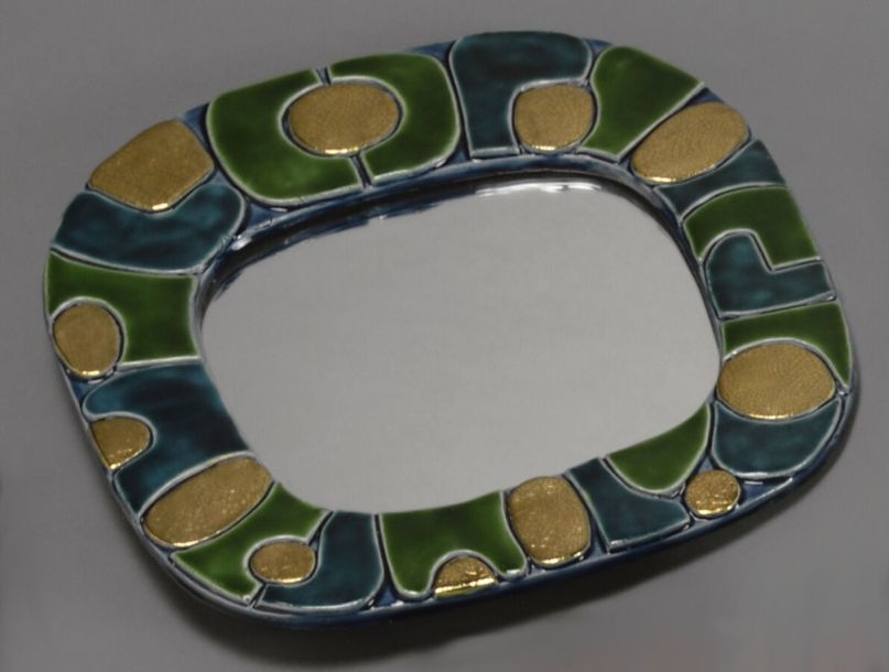 Mithé Espelt | Miroir en terre estampée émaillée à décor de formes ...