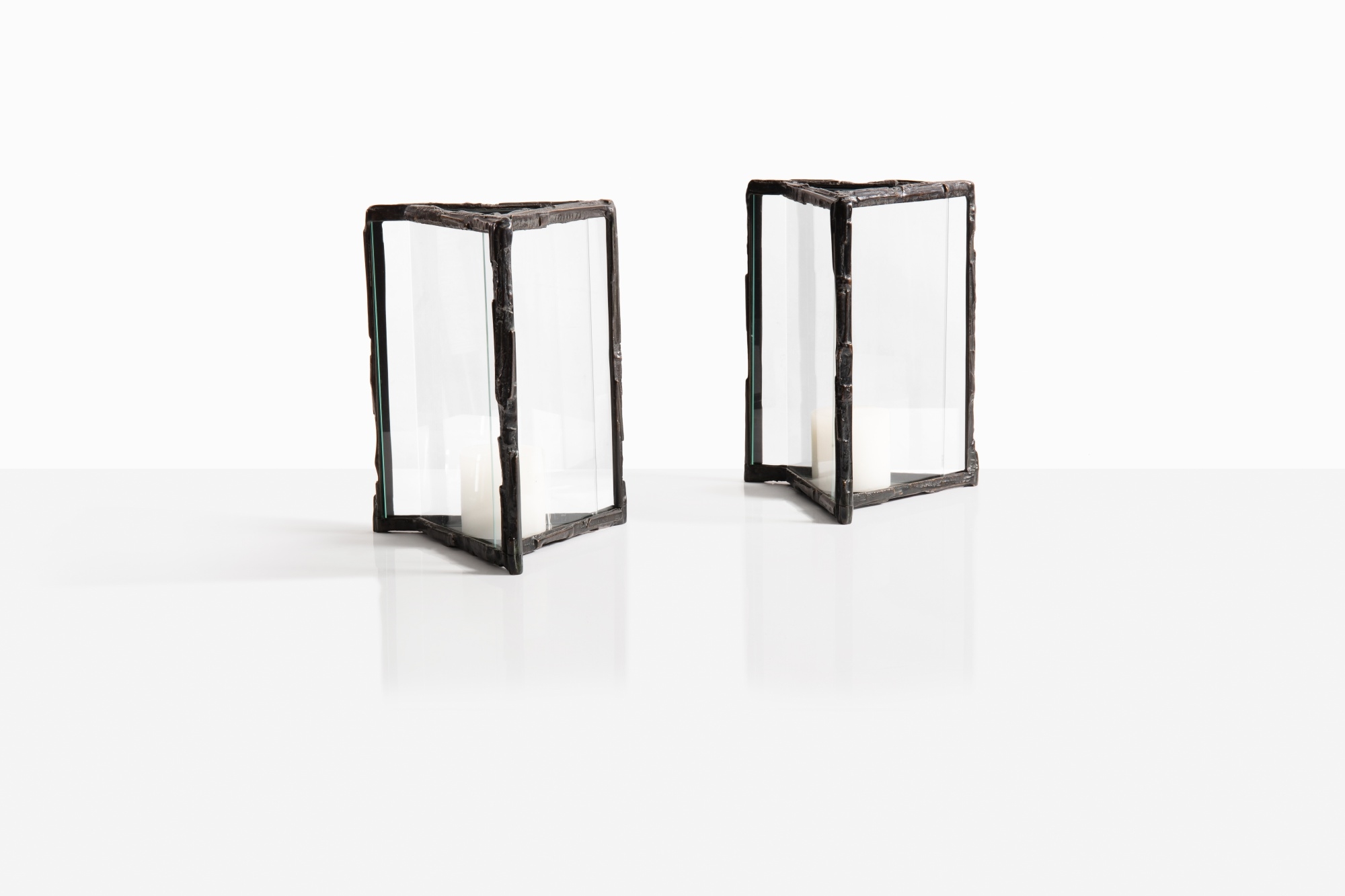 Bruno Romeda | Paire de lanternes BRM28 | MutualArt