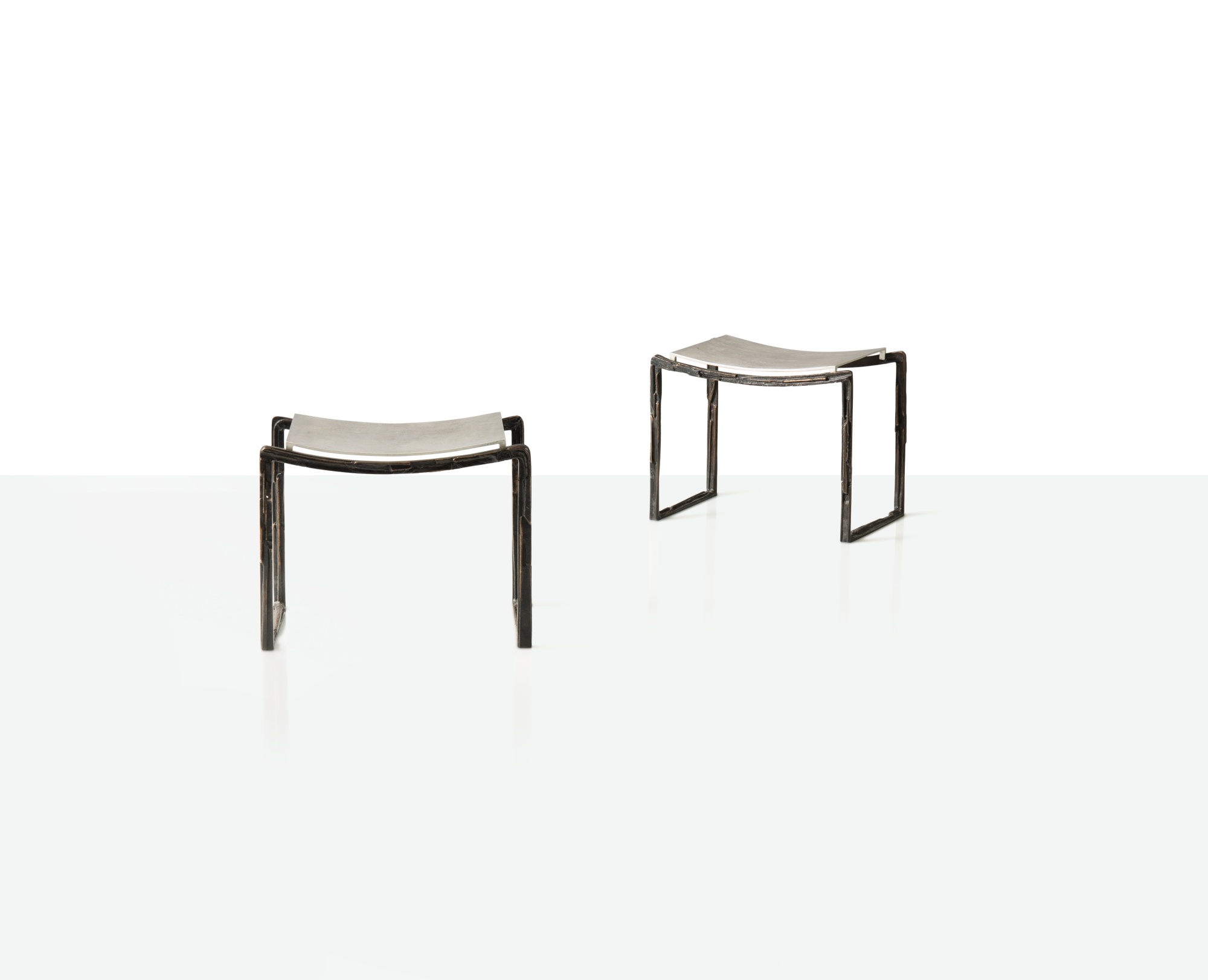 Bruno Romeda | Paire de tabourets BRM36 | MutualArt