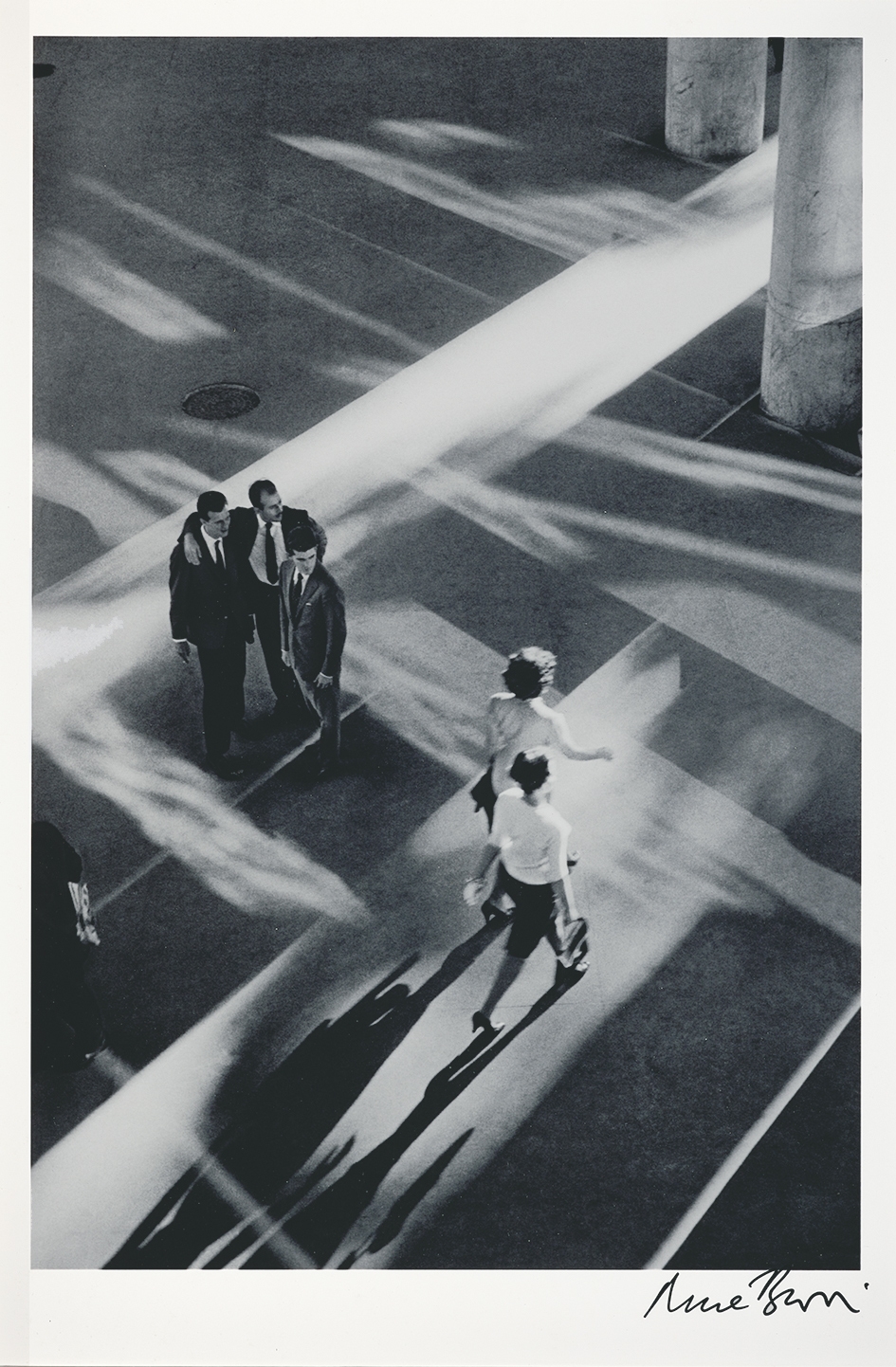 Rene Burri | Im Gesundheitsministerium (1960) | MutualArt