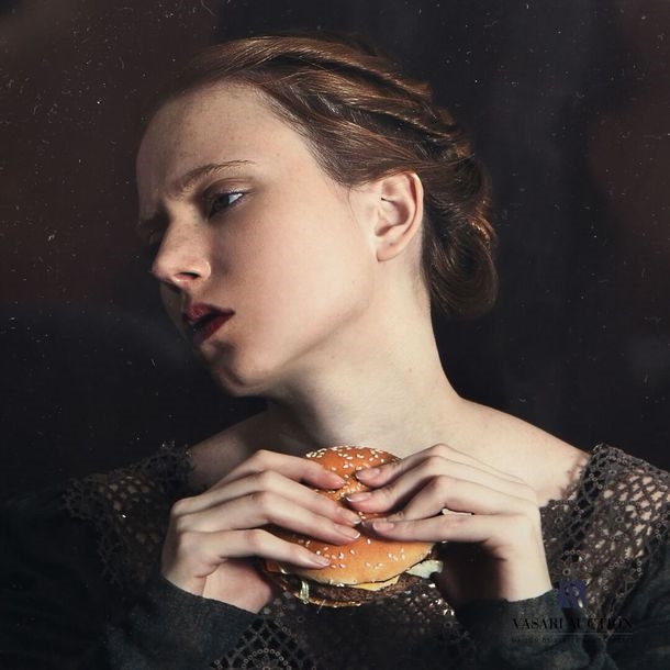 Romina Ressia | Burger (1981) | MutualArt