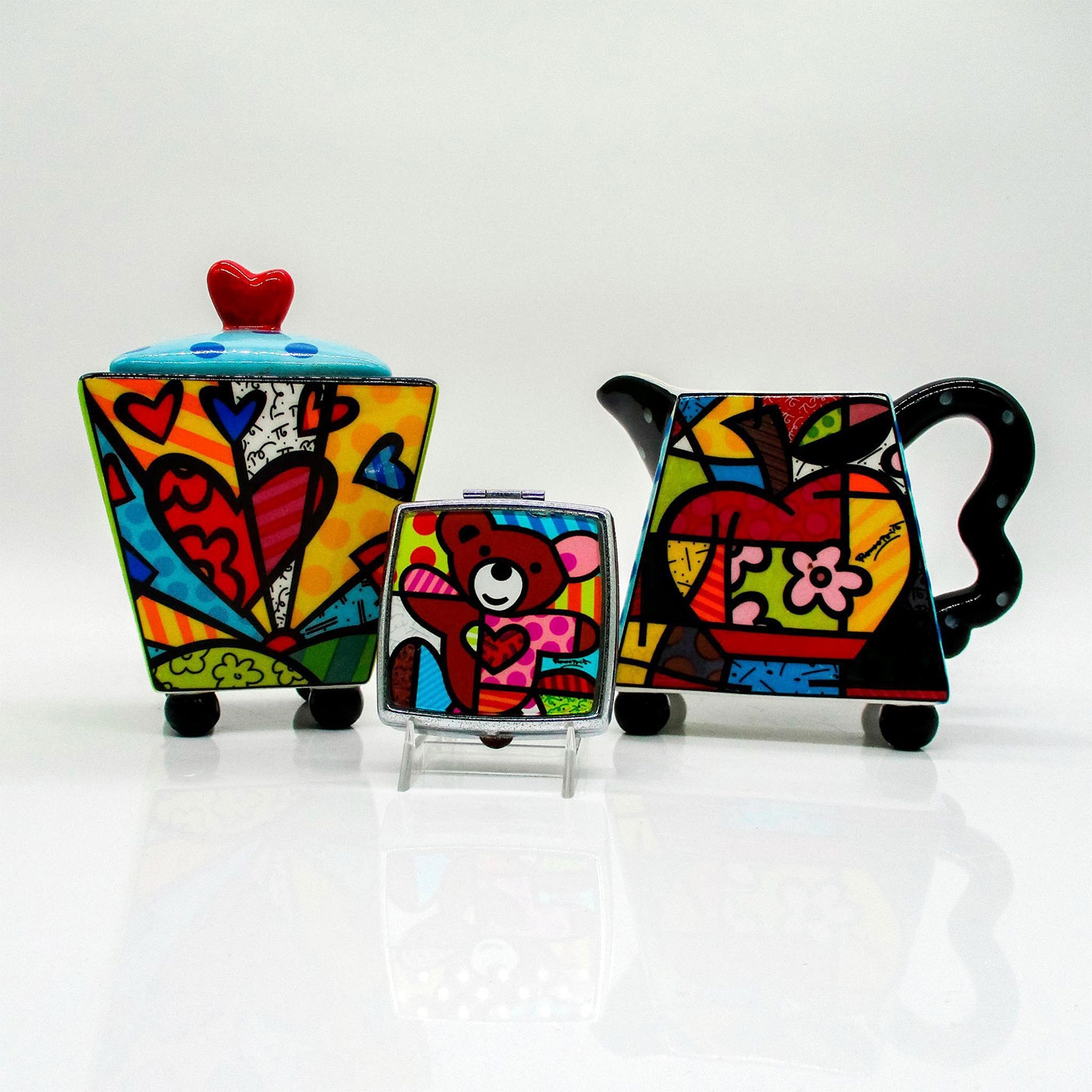 Romero Britto | Colorful pop art design of apple heart, hearts and ...