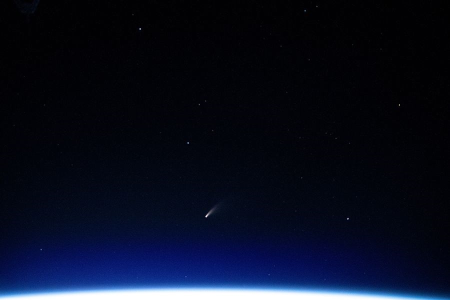 NASA | The small shooting star in the lower center of this image is ...