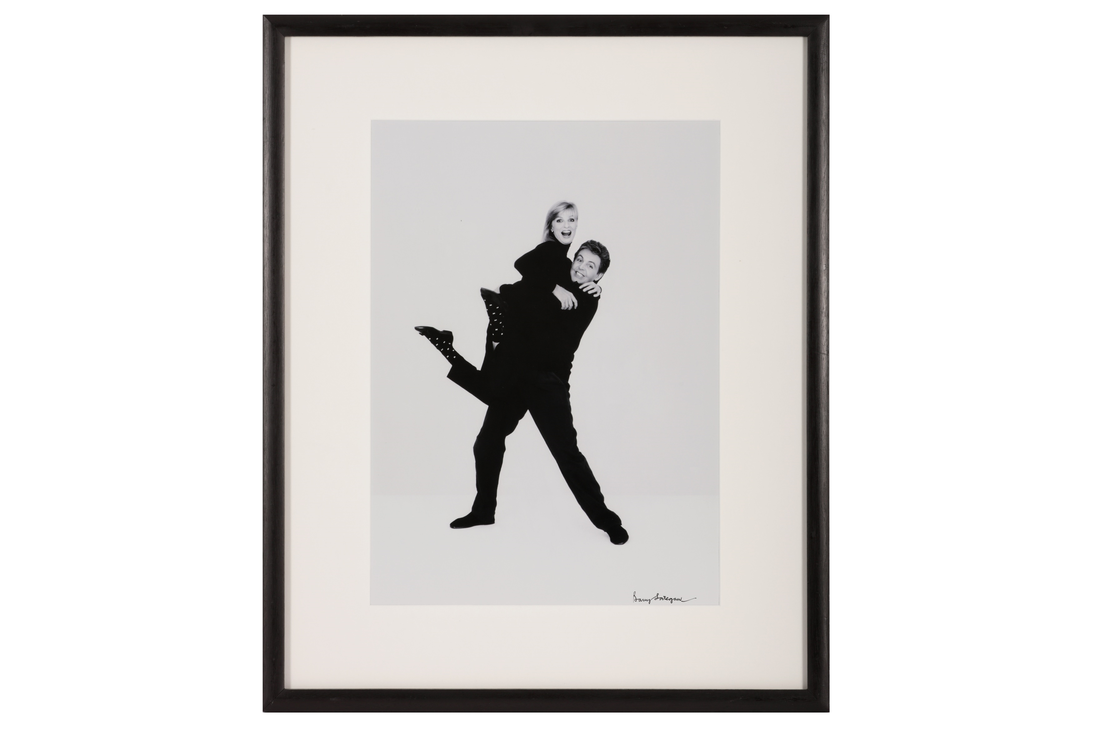 Barry Lategan | PAUL AND LINDA McCARTNEY (1935) | MutualArt