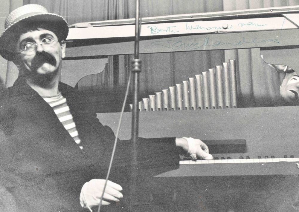 Tom Manders | as Dorus playing a pipe organ | MutualArt