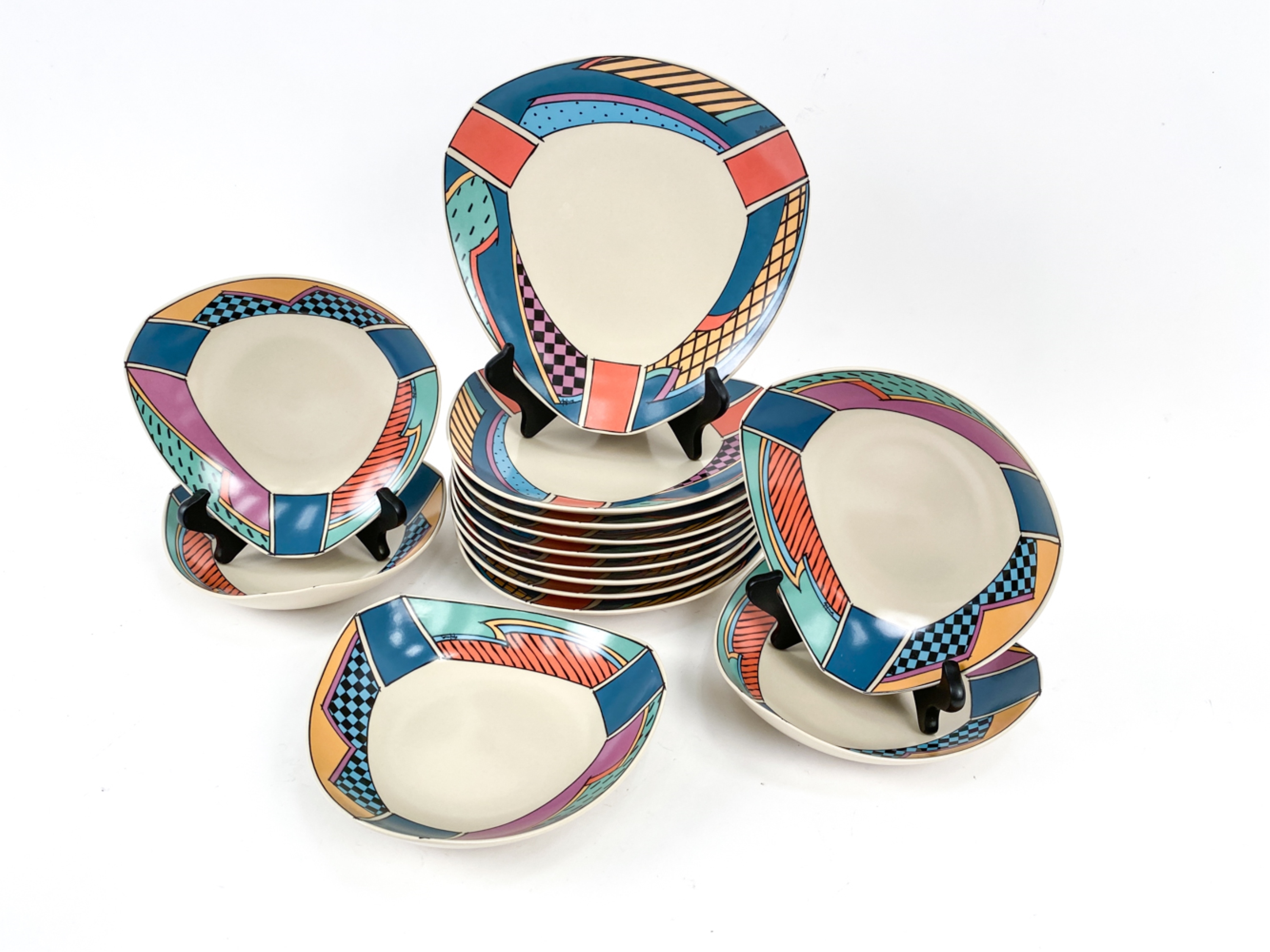 Dorothy Hafner | DOROTHY HAFNER FOR ROSENTHAL FLASH PORCELAIN | MutualArt