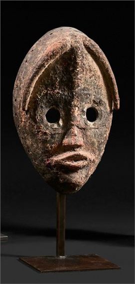 Ivorian school | Mask with round eyes encircled with metal.... - Lot ...