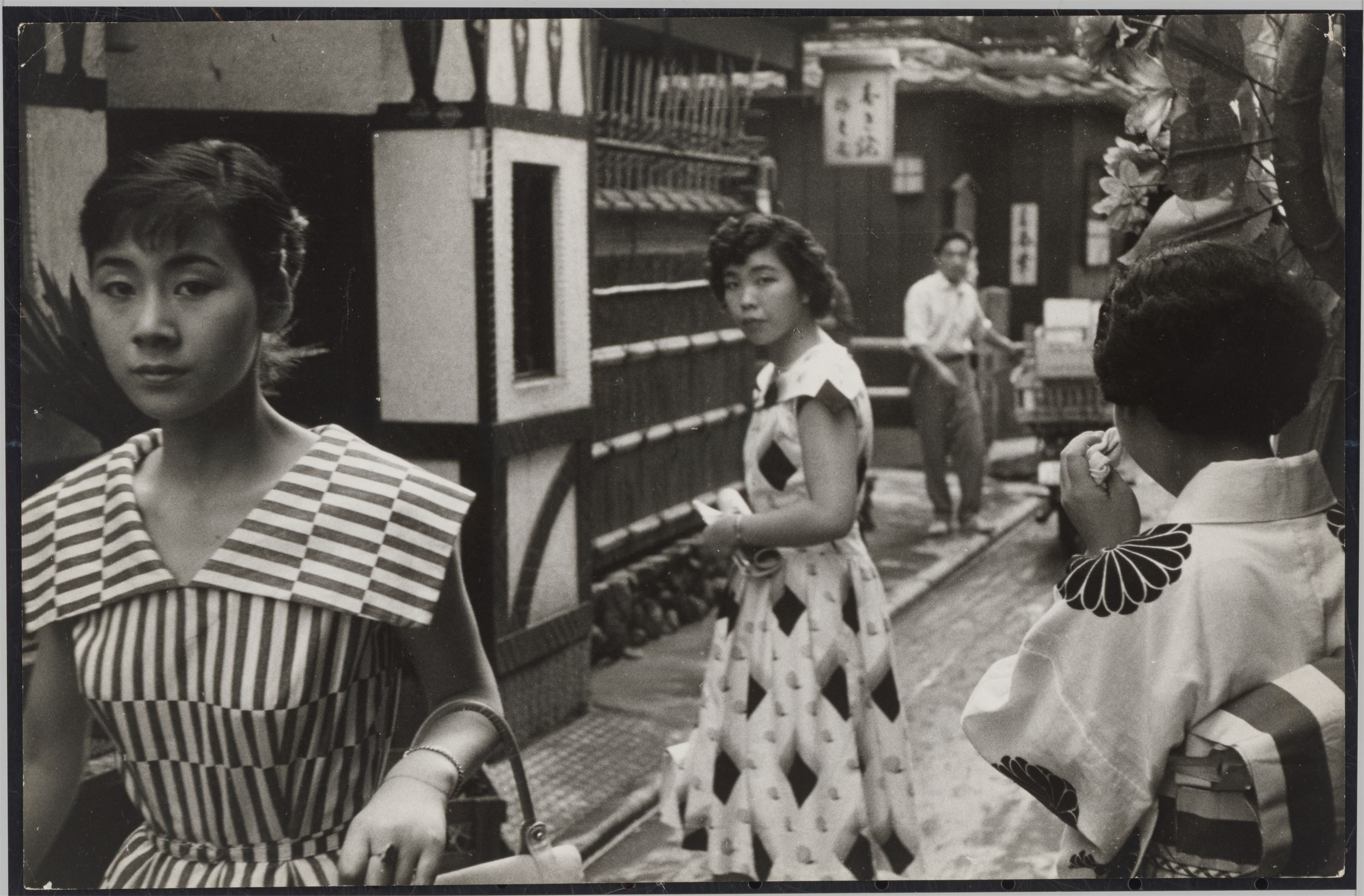 Marc Riboud | In front of one of the countless cafés of Tokyo. (1958 ...