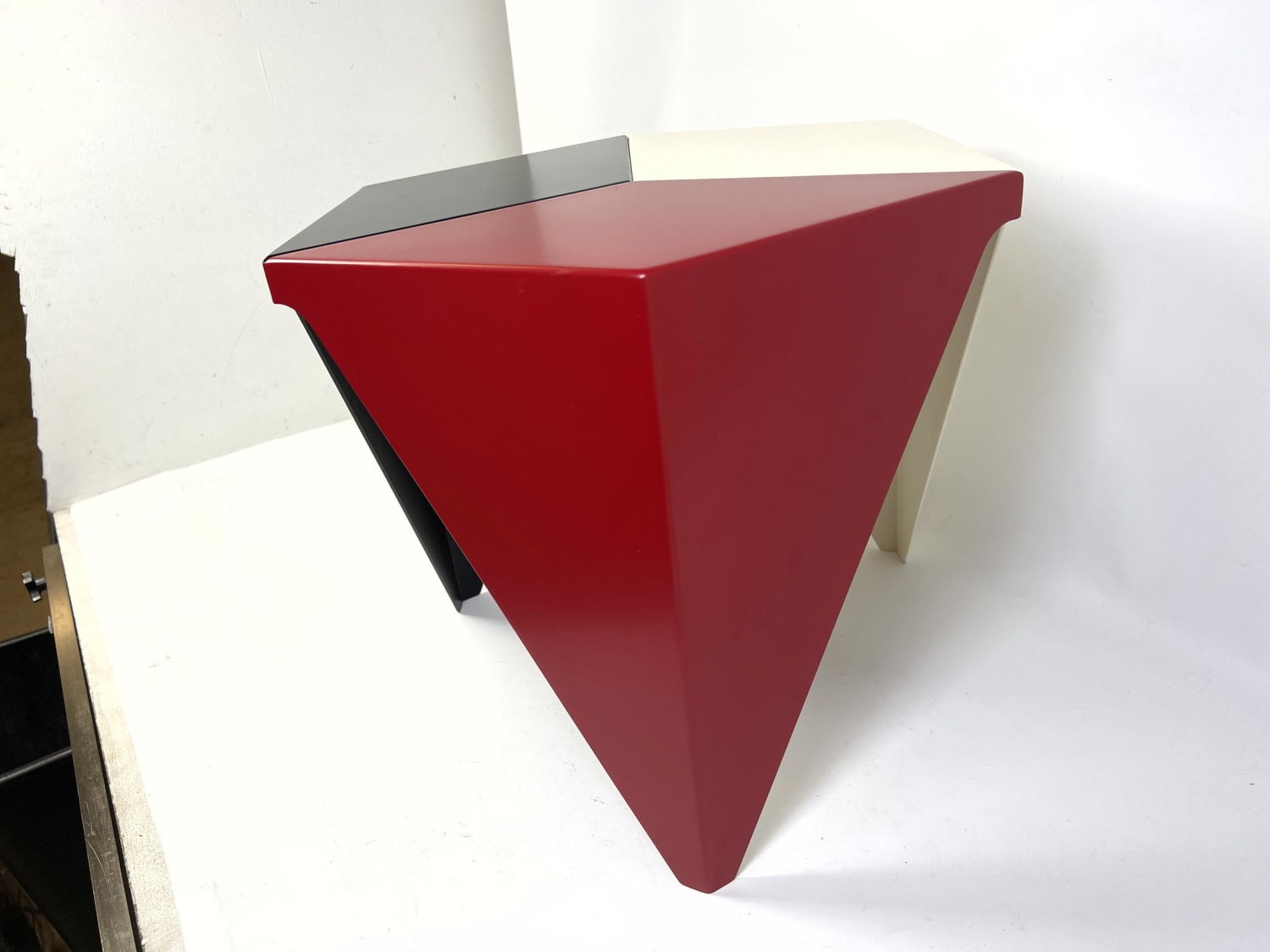 Isamu Noguchi | Isamu Noguchi Vitra Edition Tri Color Prismatic ...