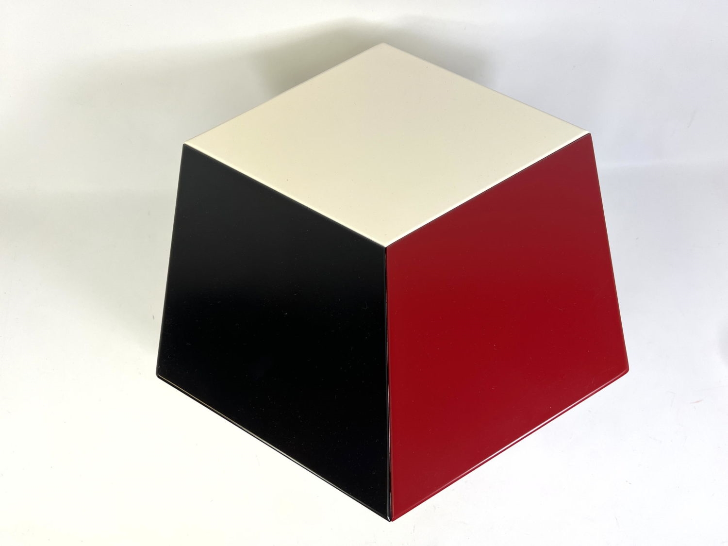Isamu Noguchi | Isamu Noguchi Vitra Edition Tri Color Prismatic ...