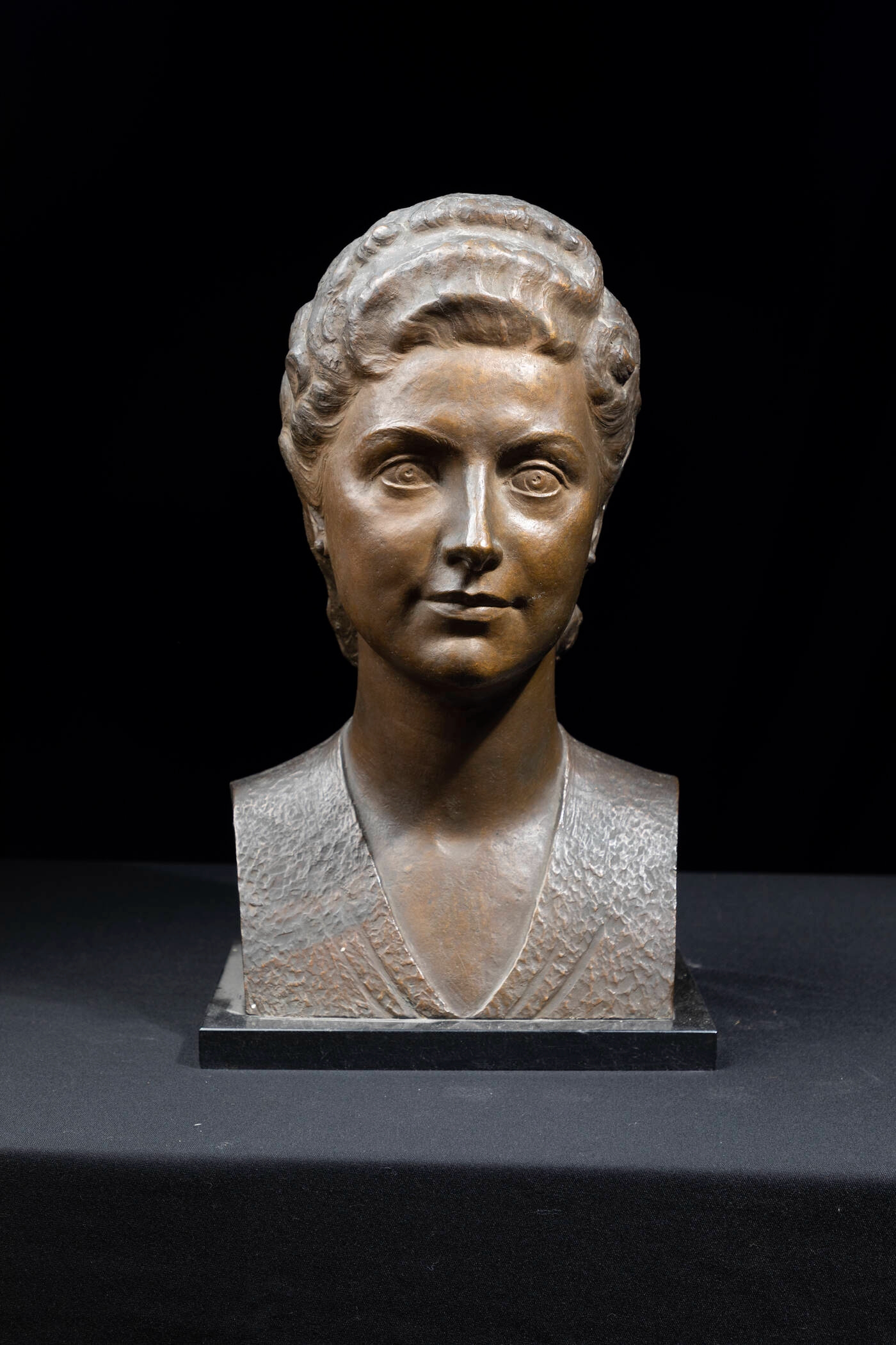Giovanni Riva | Busto femminile (1940) | MutualArt