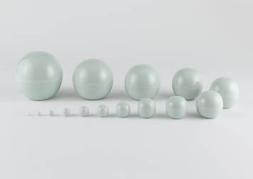 Yagi Akira | Nested spherical covered bowls, blue white porcelain (a ...