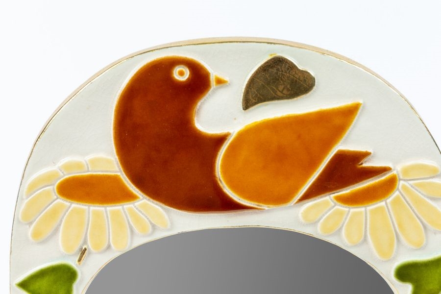 Mithé Espelt | . Miroir en céramique émaillée polychrome et or à décor ...