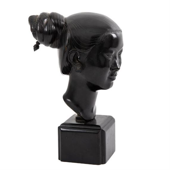 Nguyen Thanh Le | Bust in bronze with shaded patina on a quadrangular ...