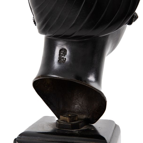 Nguyen Thanh Le | Bust in bronze with shaded patina on a quadrangular ...