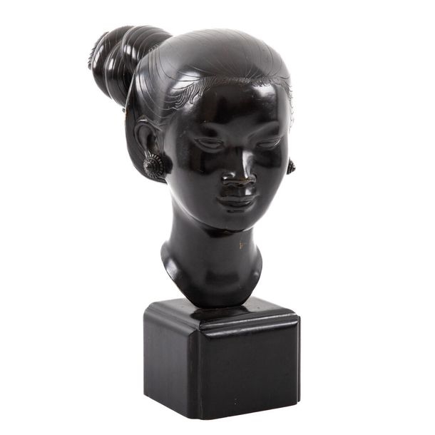 Nguyen Thanh Le | Bust in bronze with shaded patina on a quadrangular ...