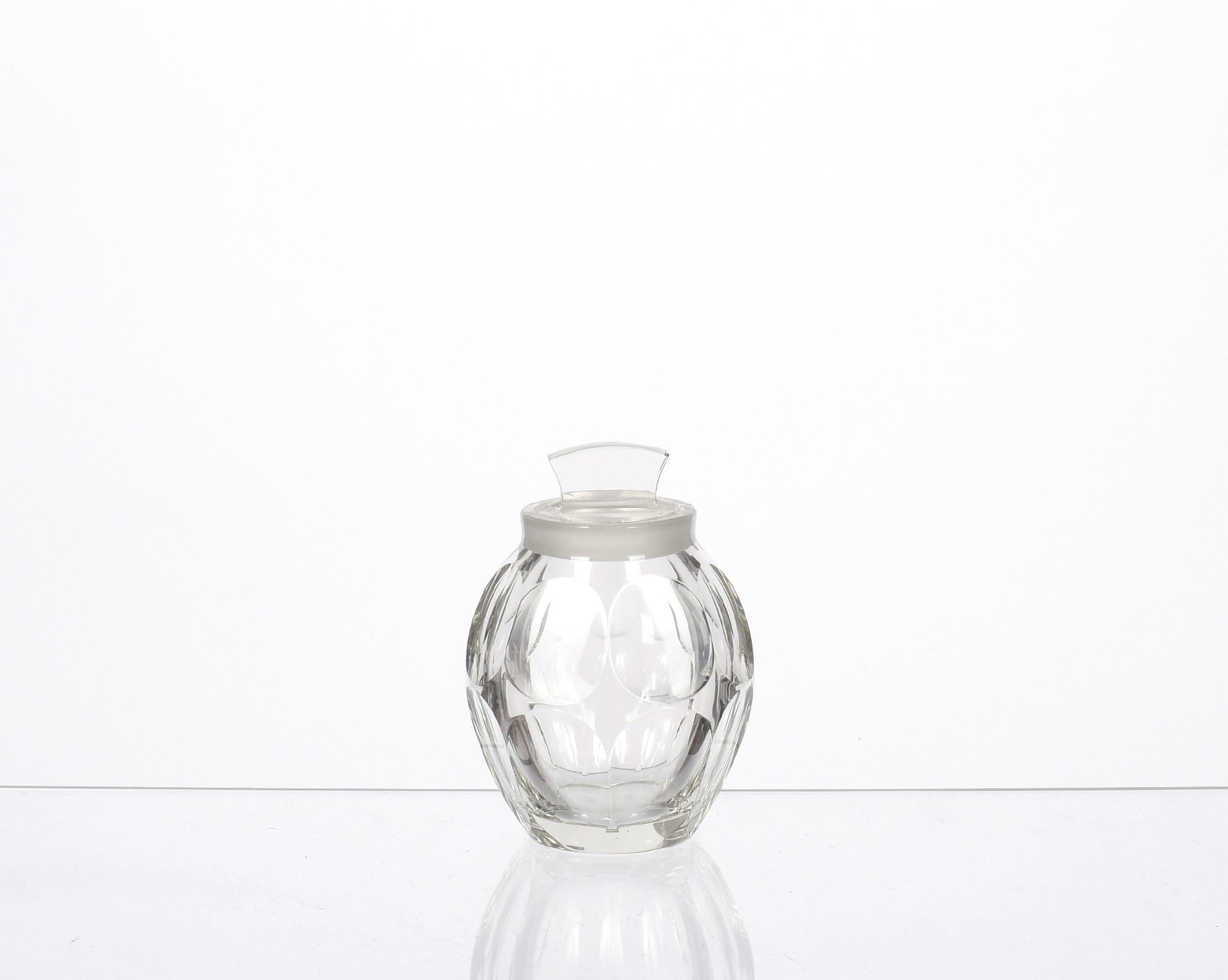 Leo Moser | DÓZA S VÍKEM (1928) | MutualArt