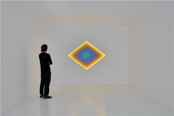 James Turrell: Confidences | Exhibitions | MutualArt