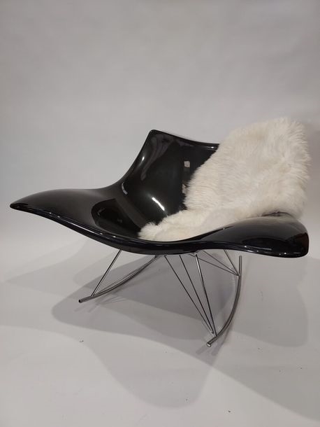 Thomas Pedersen | Rocking-chair en métal et fibre de verre | MutualArt