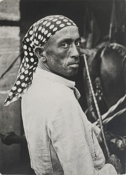 Lucio Fontana | Portrait de Lucio Fontana | MutualArt