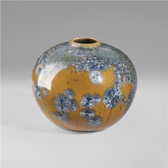 Adelaide Alsop Robineau | Exceptional vase (Circa 1910) | MutualArt