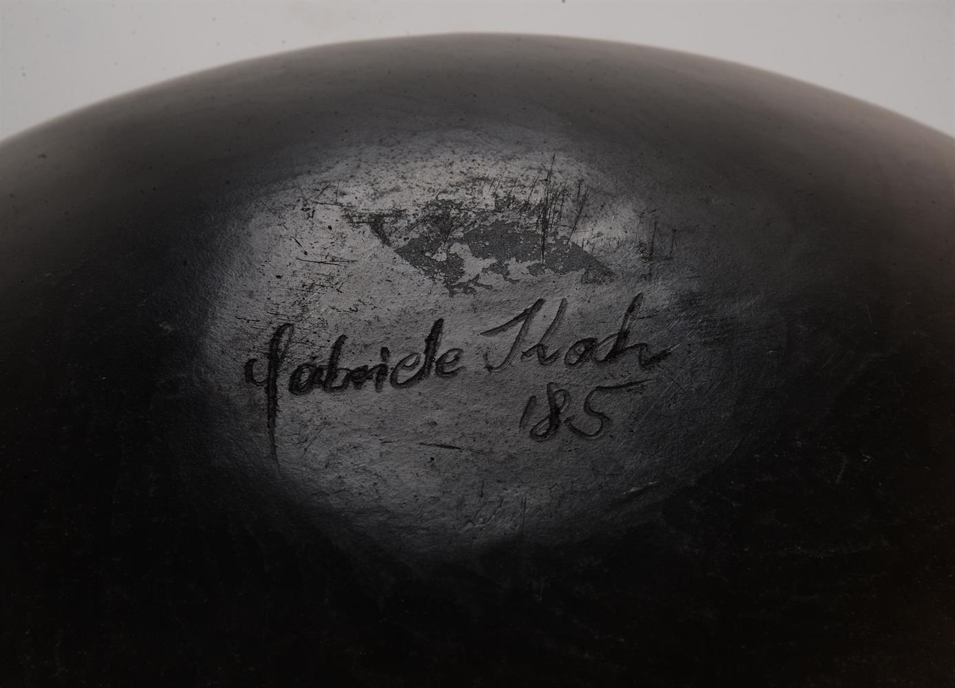 Gabriele Koch | VASE | MutualArt