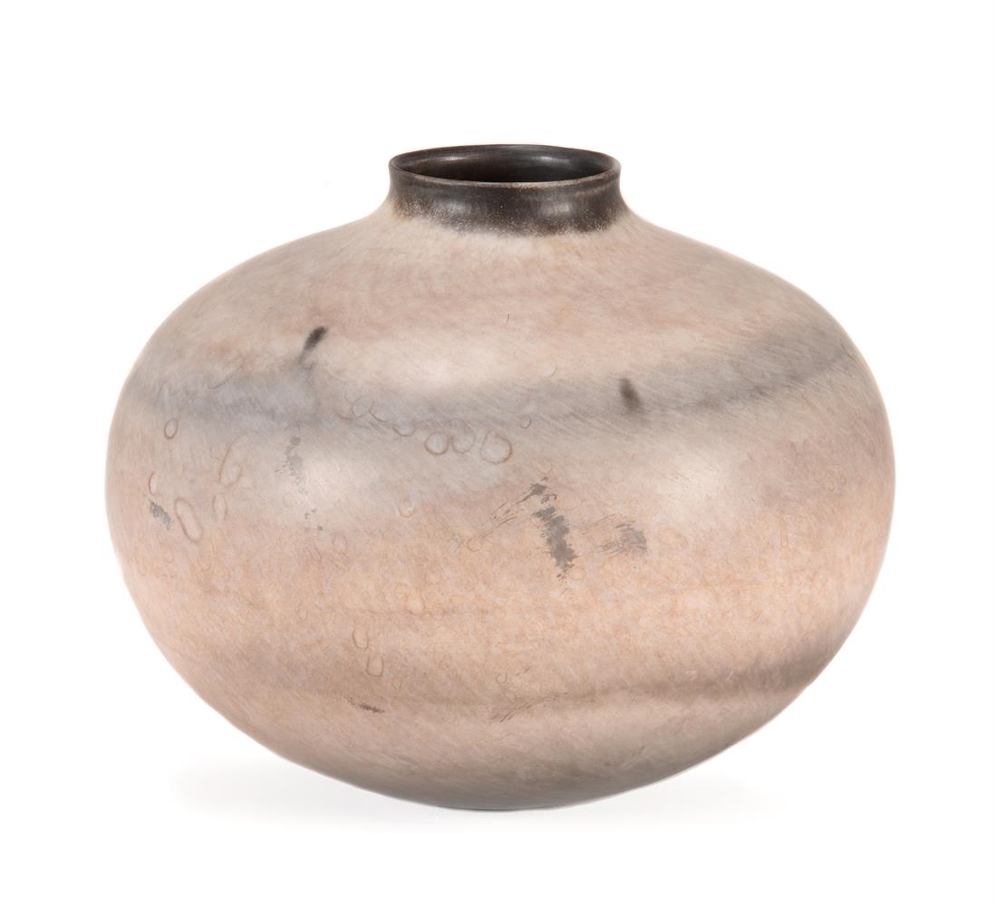 Gabriele Koch | VASE | MutualArt