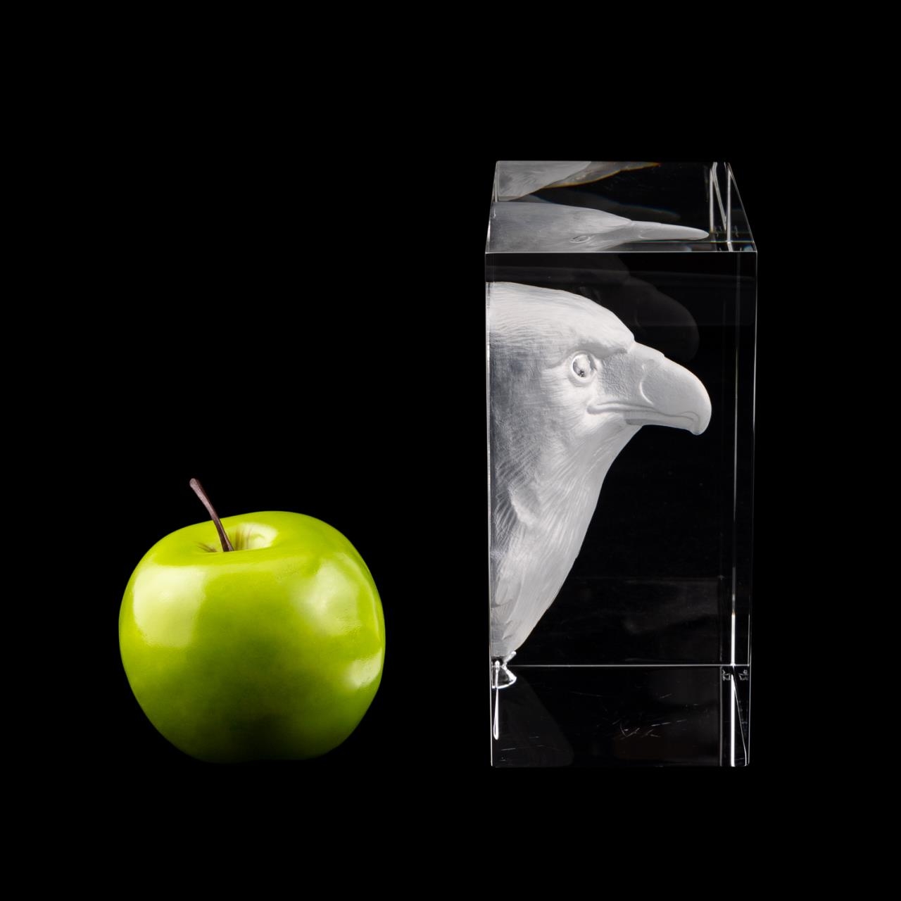 Steuben Glass | STEUBEN CRYSTAL MAJESTIC EAGLE HEAD SCULPTURE | MutualArt