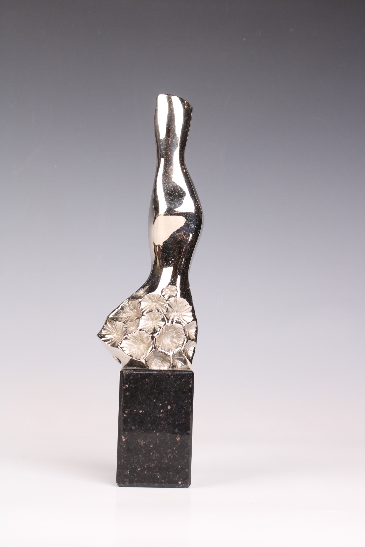 Jivko Sedlarski | La robe sirène | MutualArt