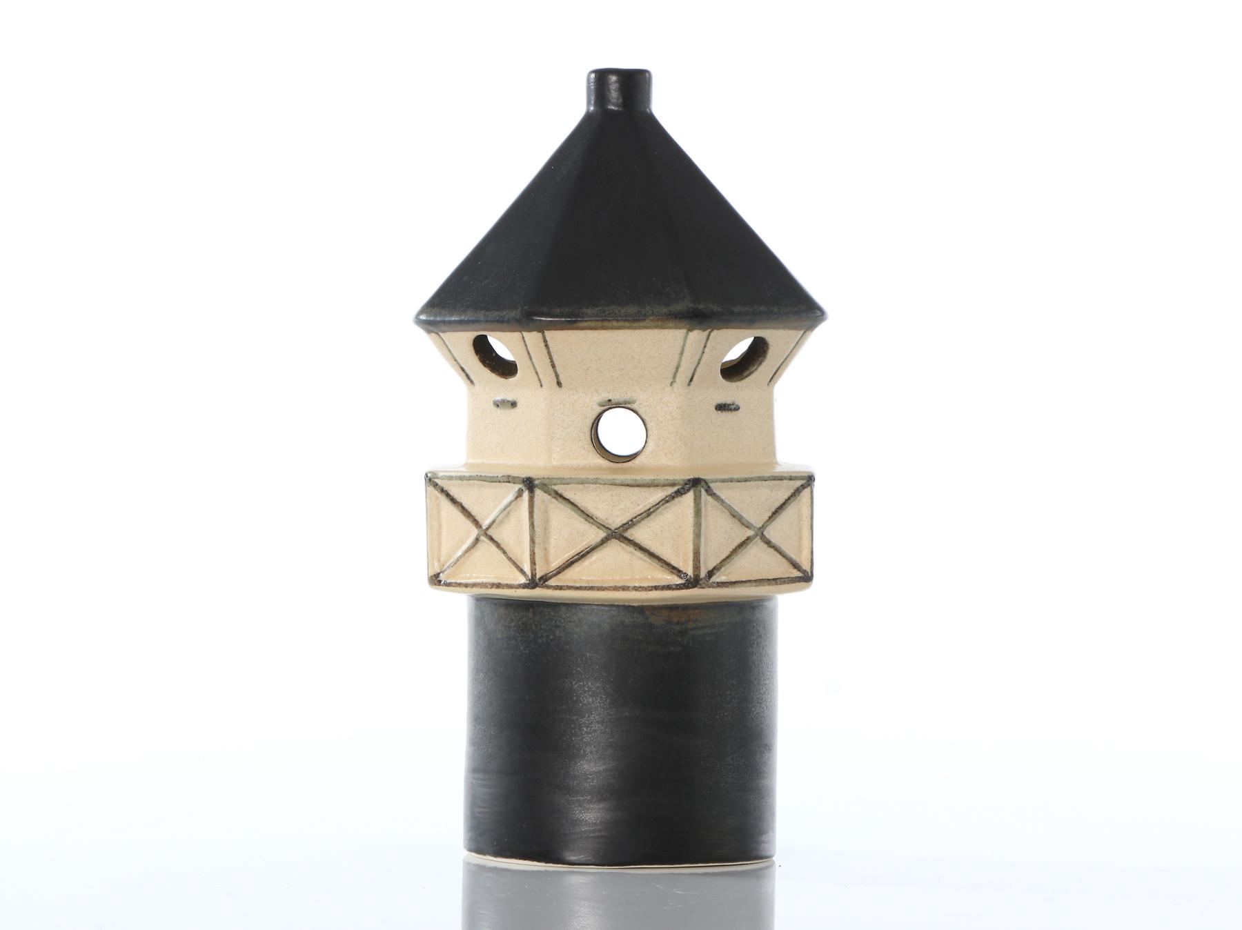 Lisa Larson | LJUSLYKTA I FORM AV FYRTORN | MutualArt