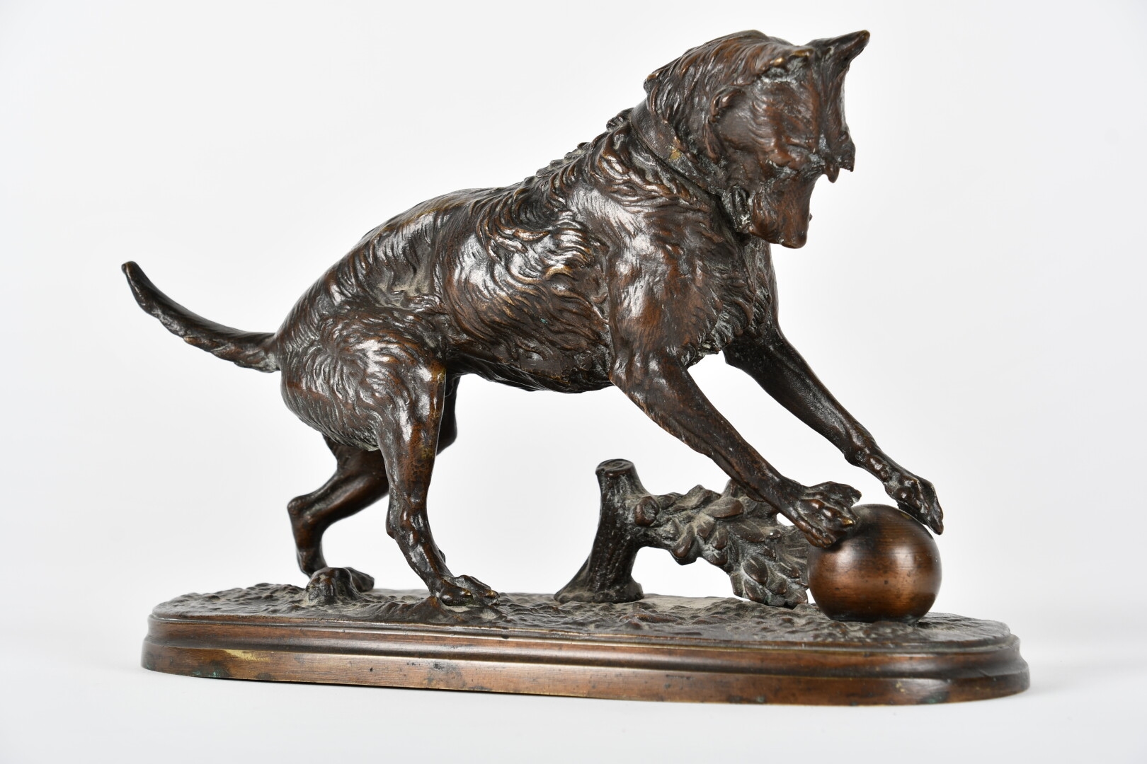 Max Arthur Waagen | Chien jouant à la balle | MutualArt