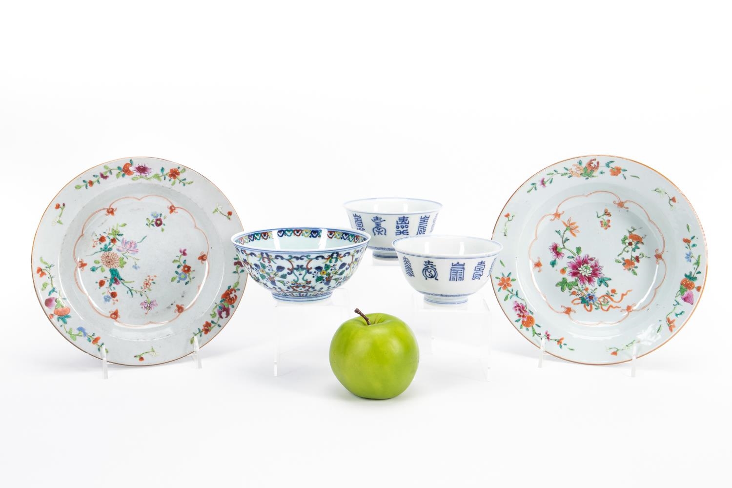 Yongzheng | FIVE CHINESE PORCELAIN TABLE ARTICLES | MutualArt