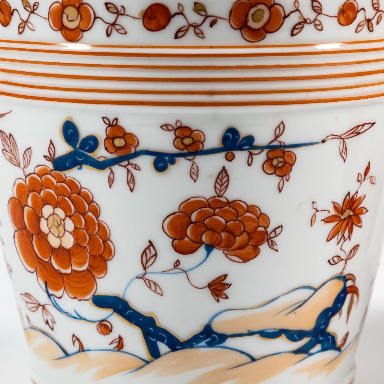 Planters | PAIR OF IMARI STYLE PORCELAIN CACHE POTS | MutualArt