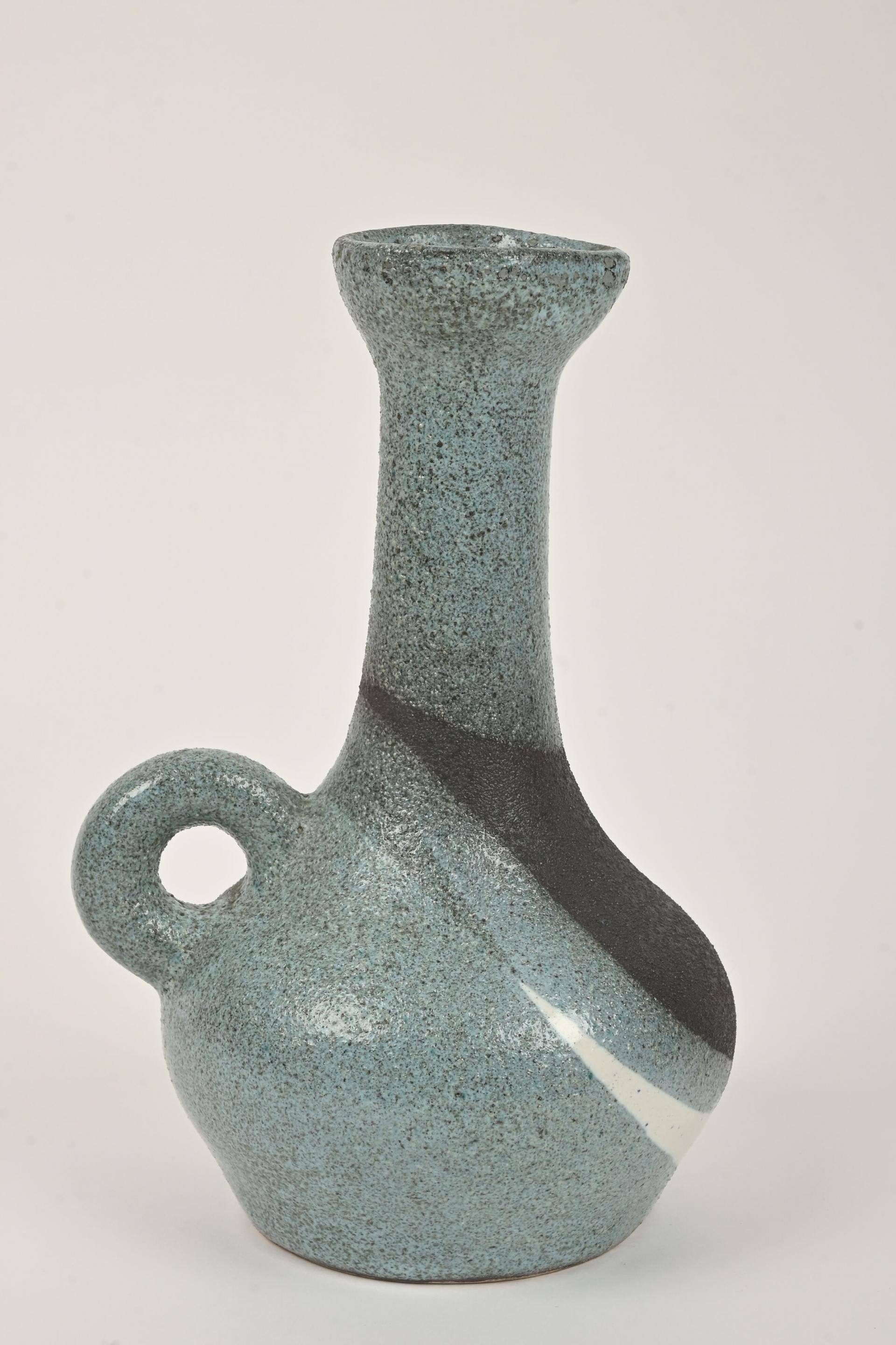 Gilbert Valentin | Pichet en céramique émaillée, bleu noir et blanc ...