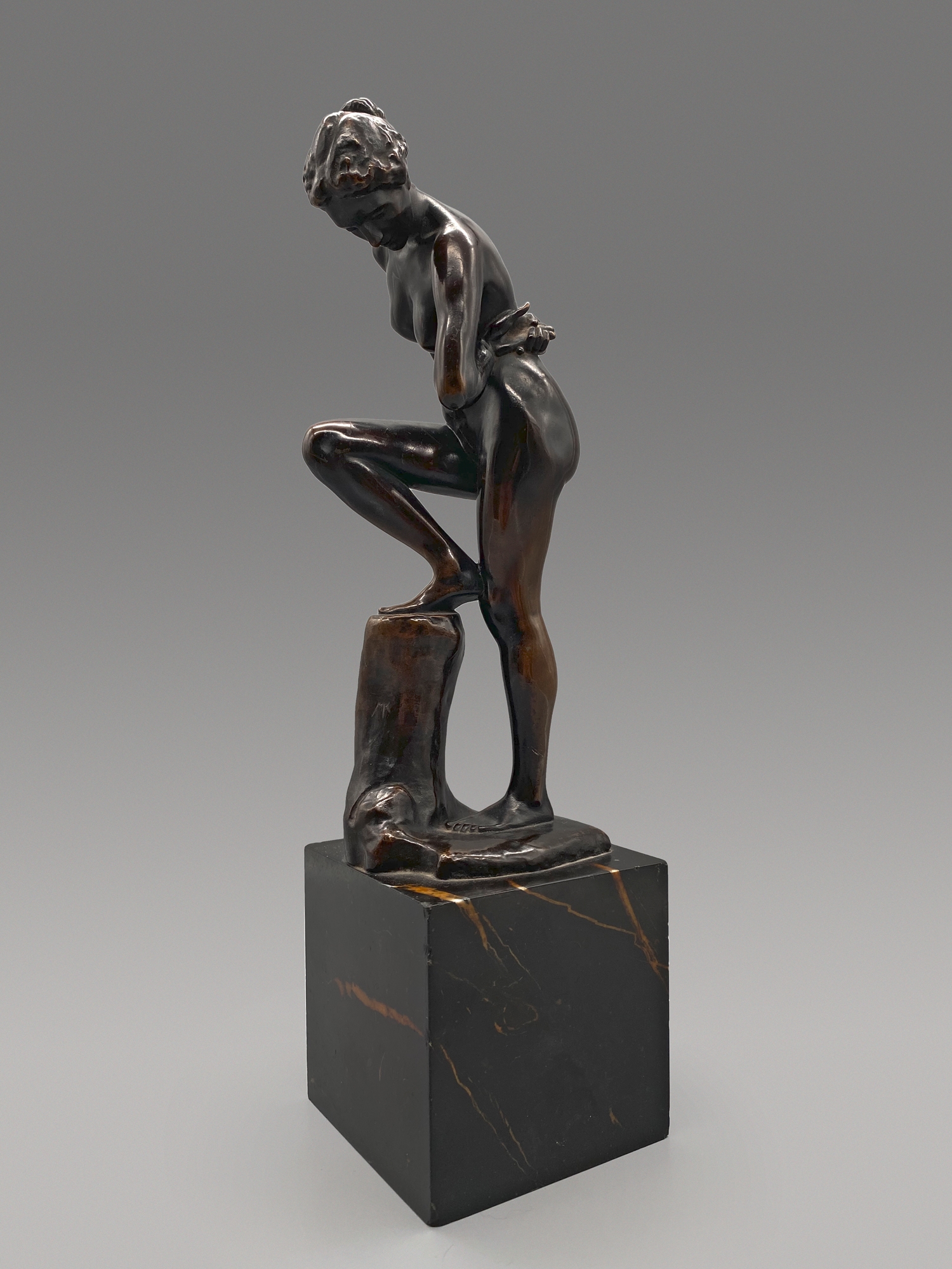 Max Klinger | Badende, sich im Wasser spiegelnd (1896 - 1897) | MutualArt